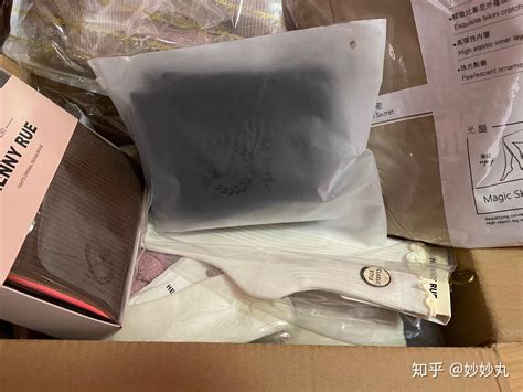 女生穿过膝靴时里面都穿袜子吗，如果穿的话穿的是什么样的袜子？ 知乎