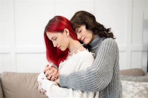 Premium Photo Side View Of Mother And Daughter At Home