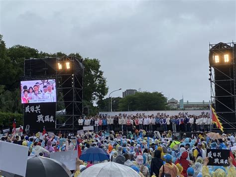 大雨澆不熄戰獨裁熱情 20萬人齊聚凱道 韓國瑜籲賴總統不要宣傳民主卻抹煞民主