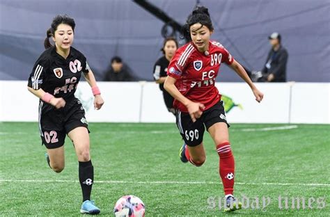 골때녀 Fc국대패밀리 Vs Fc원더우먼의 양보 없는 한판 승부 선데이타임즈