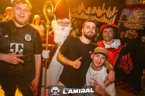 Red And White Complexe Captain