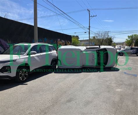 Conductora Choca Camioneta Y La Hace Volcar En La Zona Centro De Monclova