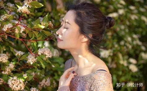 人到中年拍照姿势怎么摆？8个姿势送给你，不仅自然还很显气质 知乎