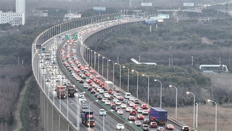 春运挤火车模式正在变化，今年66人口流动源于自驾界面新闻