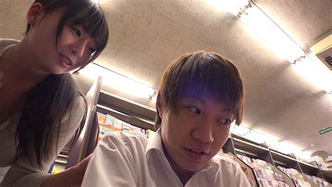 本屋で勉強漬けの男子学生にエロ本見せつけたイケない人妻 3 女子とは縁の無いチ ポがビンビンに！狭い店 263873人気av女優観察日記