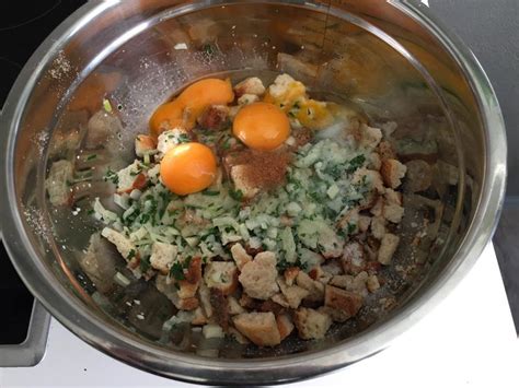 Mischpilze in Pilz Rahmsoße mit Semmelknödel einfach von barbara