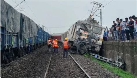 2 Killed 20 Injured As 18 Coaches Of Howrah Mumbai Express Train