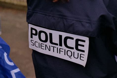 Contraints De Quitter Paris Pour Saint Denis Des Policiers Ont Saisi