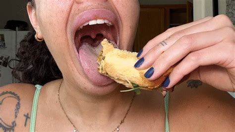 Sammie Eat A Messy Sandwich Giantesssammie Clips4sale
