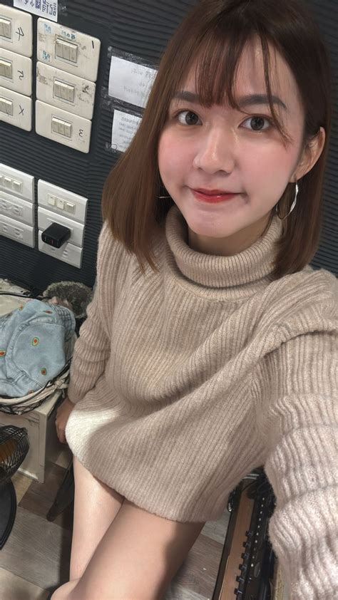 今日报备照🤣🤣 天气有点凉了 冬天衣服要拿出来了 在台湾的马来西亚女孩