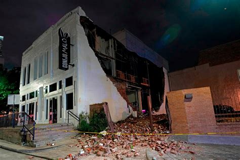 Houston Storm At Least 5 Killed More Than 600000 Without Power Abc