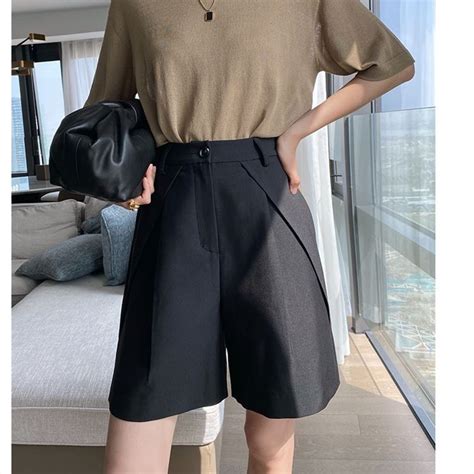 大码女装微胖妹妹mm春夏西装阔腿宽松显瘦遮肉五分休闲短裤200斤 三坑日记
