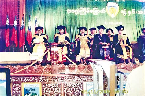 ဘွဲ့နှင်းသဘင်ခန်းမထဲက ဝတ်တော်ရုံဘွဲ့တေးဂီတ Myanmar Digital News