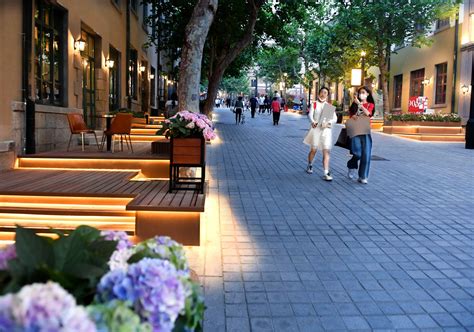 伴随初夏海风大鲍岛老街夜未央 青报网 青岛日报官网