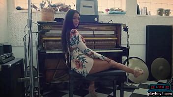 Big Ass Black Playmate Gets Naked In A Recording Studio And Looks Smokin Hot Xnxx
