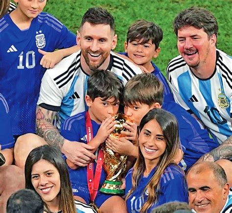 Leo Messi Celebró El Triunfo De La Selección Con Su Familia En El