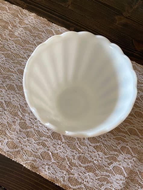 Vintage Milk Glass Vase Vintage Milk Glass Vintage White Vase Etsy