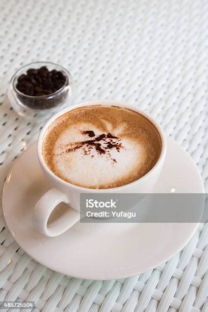 뜨거운 커피와 Coffee Bean 흰색 표 0명에 대한 스톡 사진 및 기타 이미지 0명 2015년 나무 Istock