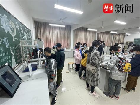 苏州科技大学开展第二届教职工子女“物理科普日”活动实验进行了