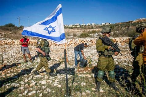 Colonos Israelenses Atacam Camponeses Palestinos Na Cisjordânia