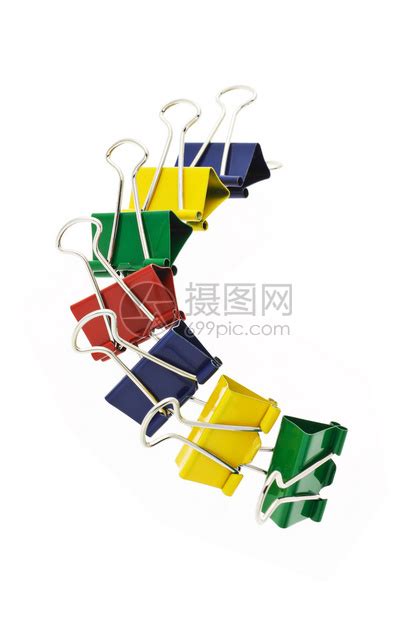 白色背景上排列的彩色鳄鱼回形针高清图片下载 正版图片507002754 摄图网