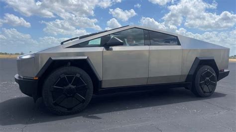 Elon Musk Guida Un Cybertruck E La Miglior Tesla Di Sempre