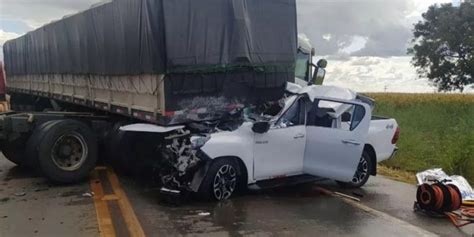 Acidente Mata Três Pessoas E Deixa Caminhonete Destruída Em Formosa