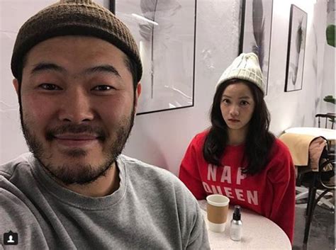 미녀와 야수 김기방 미모의 아내와 여행 인증…차가운 공기마저 상쾌 연예 기사 더팩트