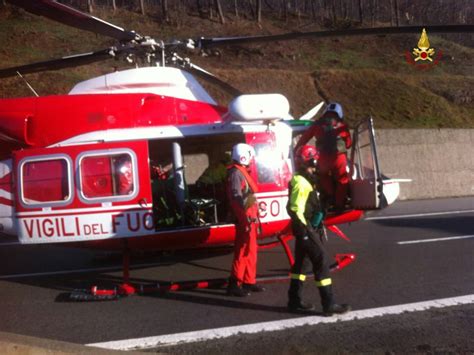 Incidente In A Con Tre Mezzi Coinvolti Due Feriti Di Cui Uno Grave Autostrada Chiusa E