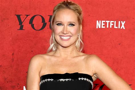 Anna Camp Says Shes Dating A Woman 6 Years After Skylar Astin Divorce