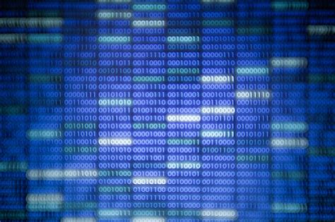 Blockchain 데이터입니다 빛나는 블루와 화이트 이진 데이터 코드 인터넷 및 사이버 보안 기능에 대 한 배경 블록 번호 하나 및 Led 모니터 화면에 0 텍스트의