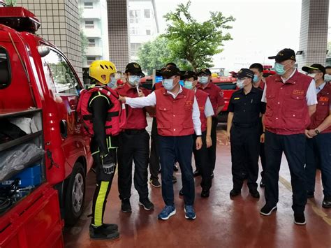 璨樹來襲》預判明日脫離颱風暴風圈 侯友宜周一正常上班課前恢復市容 華客