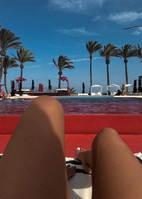Leah Shutkevers Feet