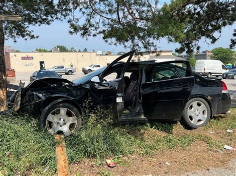Police Investigating Bayfield St Crash After Vehicle Hits Tree
