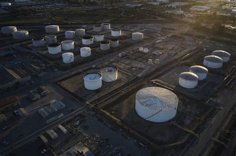 Oil Edges Higher After Saudi Arabia And Russia Curb Supplies Moneyweb