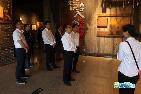 谢春来任弼时纪念馆参观腾讯新闻