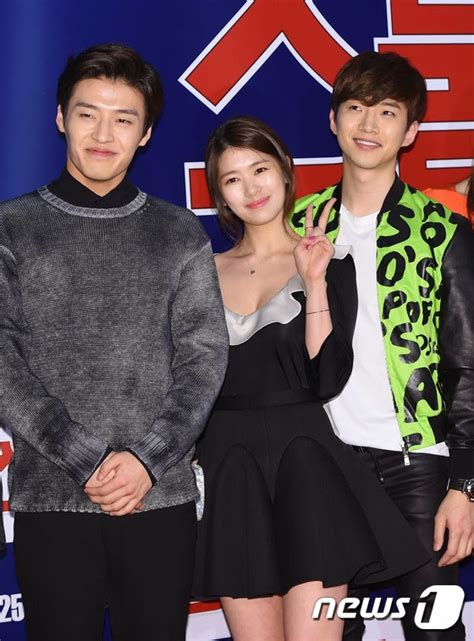 Simply 정소민 Jung So Min Jung So Min 정소민 Poses With Her Co Stars At