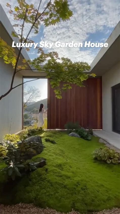 Luxury Sky Garden House With Modern Exterior Design