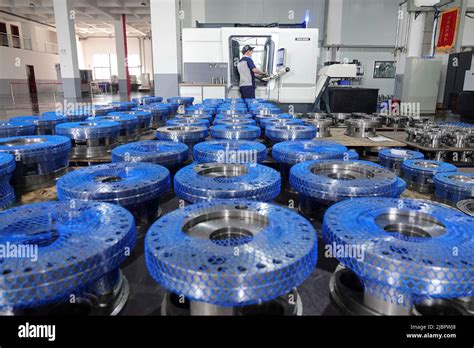 Yantai China June 8 2022 A Worker Operates An Intelligent Machine