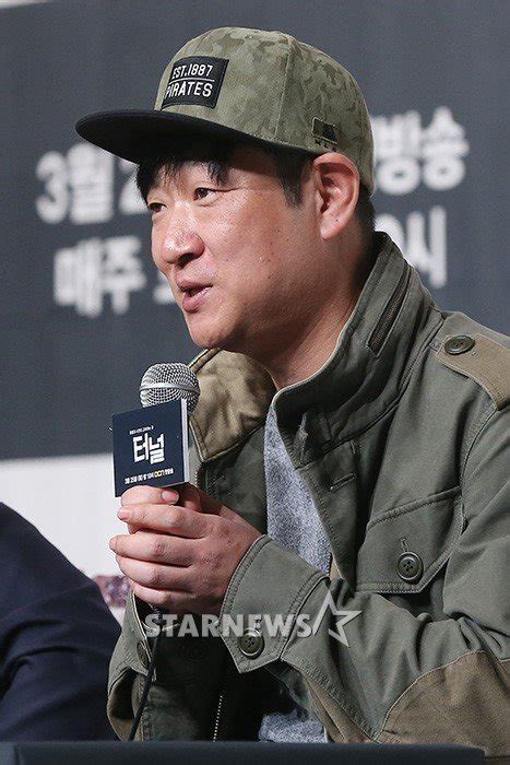 Sin Yong Hwi 신용휘 Hancinema