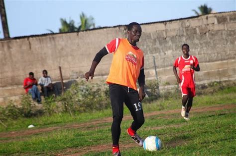 Unajua Kilichokuwa Kikimfanya Golikipa Wa Simba Asiicheze Timu Hiyo