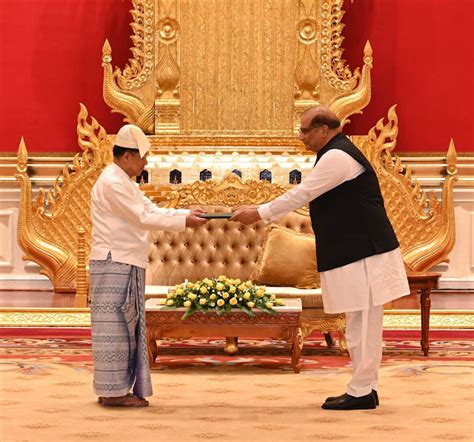 နိုင်ငံ‌တော်စီမံအုပ်ချုပ်ရေးကောင်စီဥက္ကဋ္ဌ နိုင်ငံတော်ဝန်ကြီးချုပ် ဗိုလ