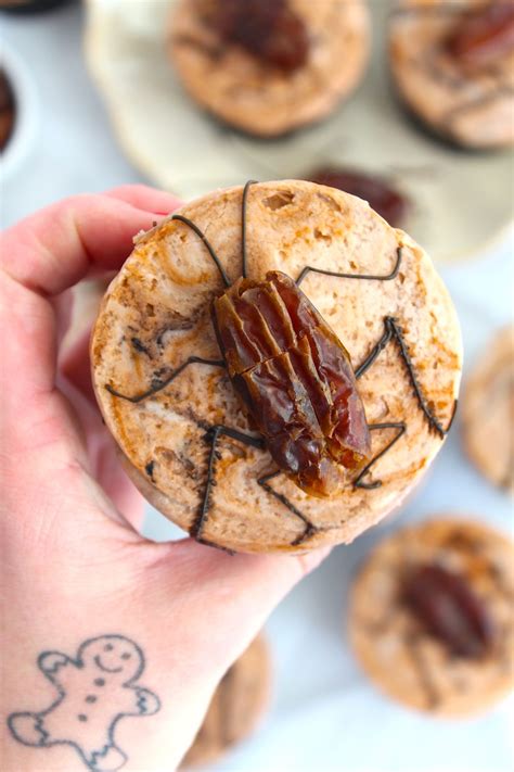 Cockroach Halloween Cupcakes The Squeaky Mixer