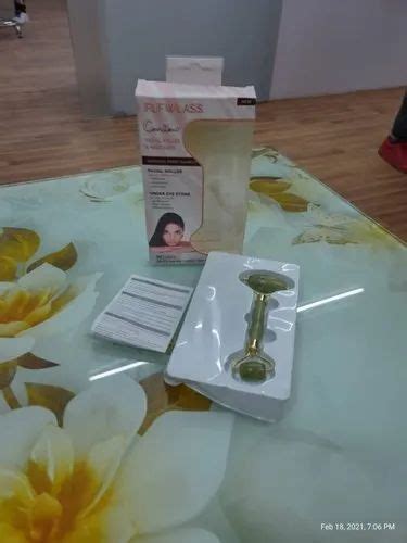 Green Facial Roller And Massager Natural Massage Jade Stone For Face At