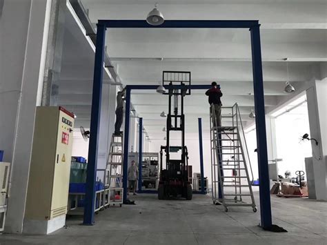 深圳市知行智驱技术有限公司自立式钢性起重机 工程案例 东莞市德利机电设备有限公司 德利机电