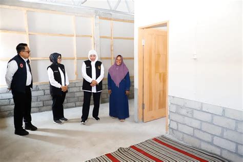 Resmikan Rumah Relokasi Korban Tanah Gerak Blitar Gubernur Khofifah Lokasinya Aman Dan