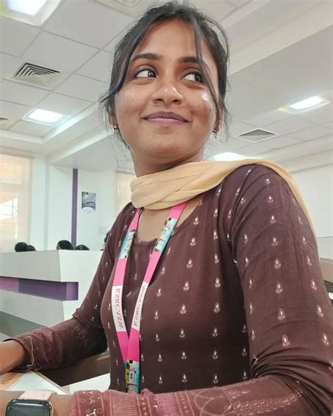 naveena senthilkumar no caption post🤷‍♀️ and that s the caption😄