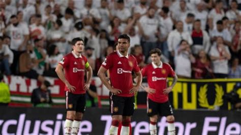 مانشستر يونايتد يسقط بثلاثية أمام إشبيلية ويودع الدوري الأوروبي