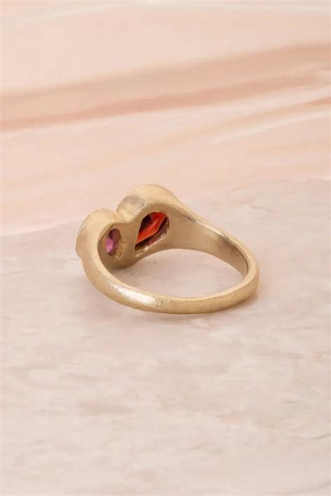 Petal Heart Signet Ring Yellow Gold Garnet