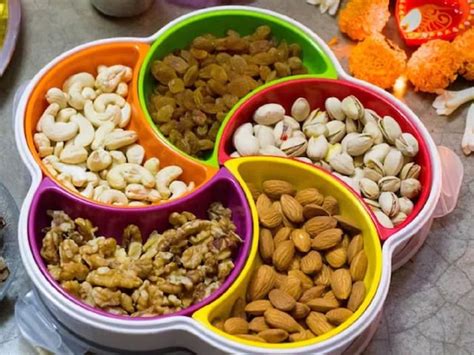 Health Tips ড্রাই ফ্রুটস ভীষণ উপকারী কিন্তু মুঠো মুঠো খেলে লাভ নেই